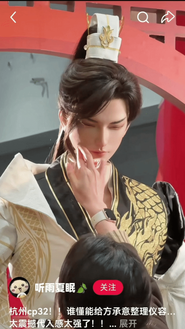 CP32展会现游戏角色等身机器人，可眨眼说话引关注__财经头条__新浪财经