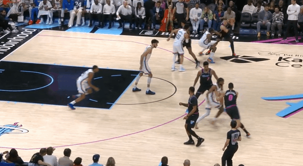 切特近两场9盖帽统治禁区，单场5帽震慑热火|韦尔|贾巴里|德雷克·鲍威尔|体育赛事讨论|迈阿密热火队_新浪体育_新浪新闻