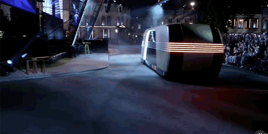 马斯克发布特斯拉Robotaxi：取消方向盘刹车电门，可无线充电，洗车都是机器人操作